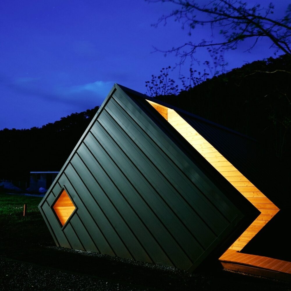 Hungarian architects tip tiny house design on its side - Micromansional