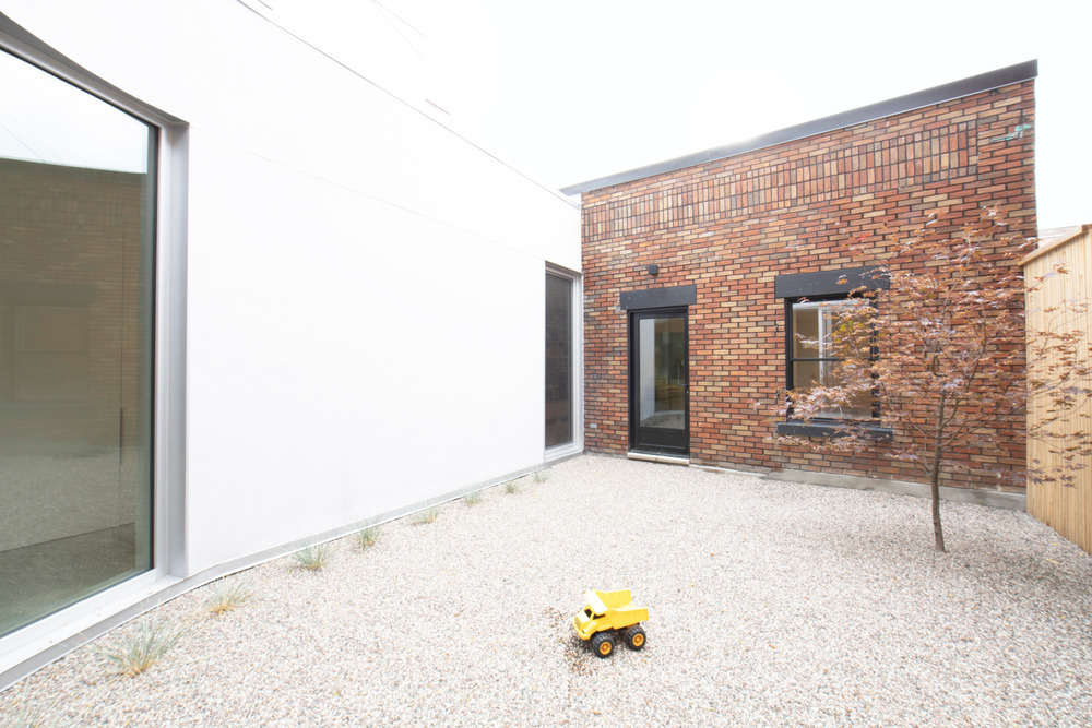 Mod, minimal, and memorable: renovating a shoebox home - Micromansional