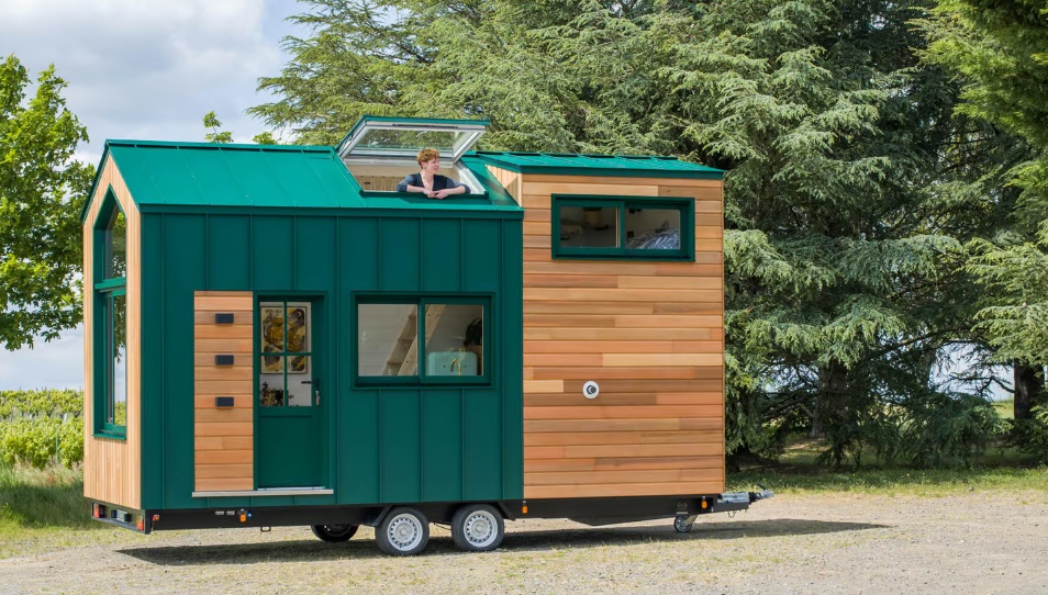 Maximizing interior space with a tiny house netted loft - Micromansional